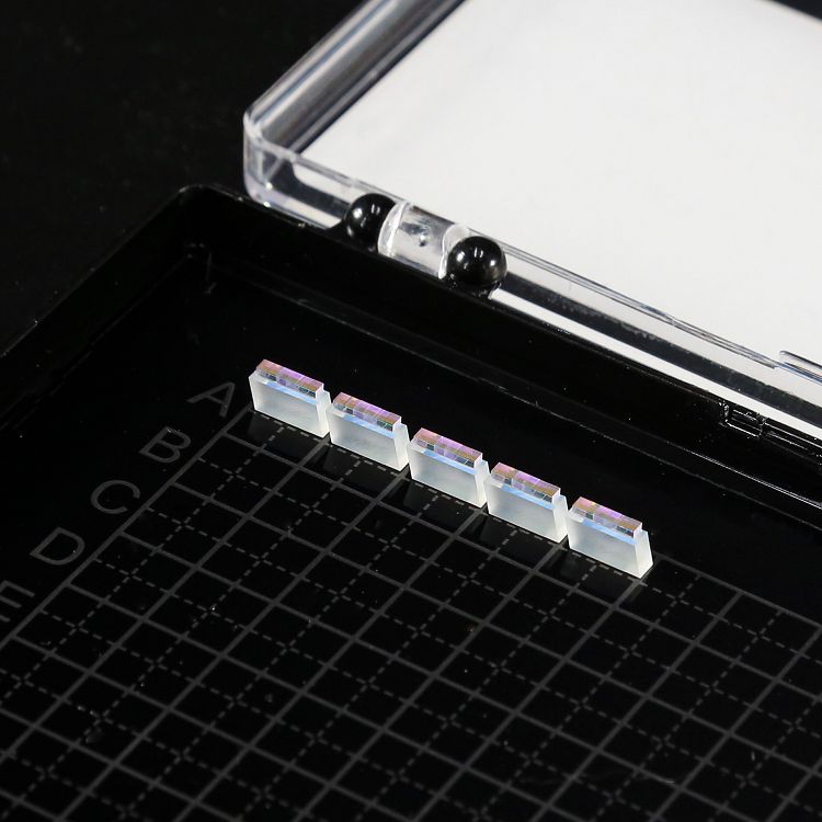 8通道800GHz 1.1mm pitch,LWDM8 Z-BLOCK光学组件, 3.0nm 大带宽，低温漂
