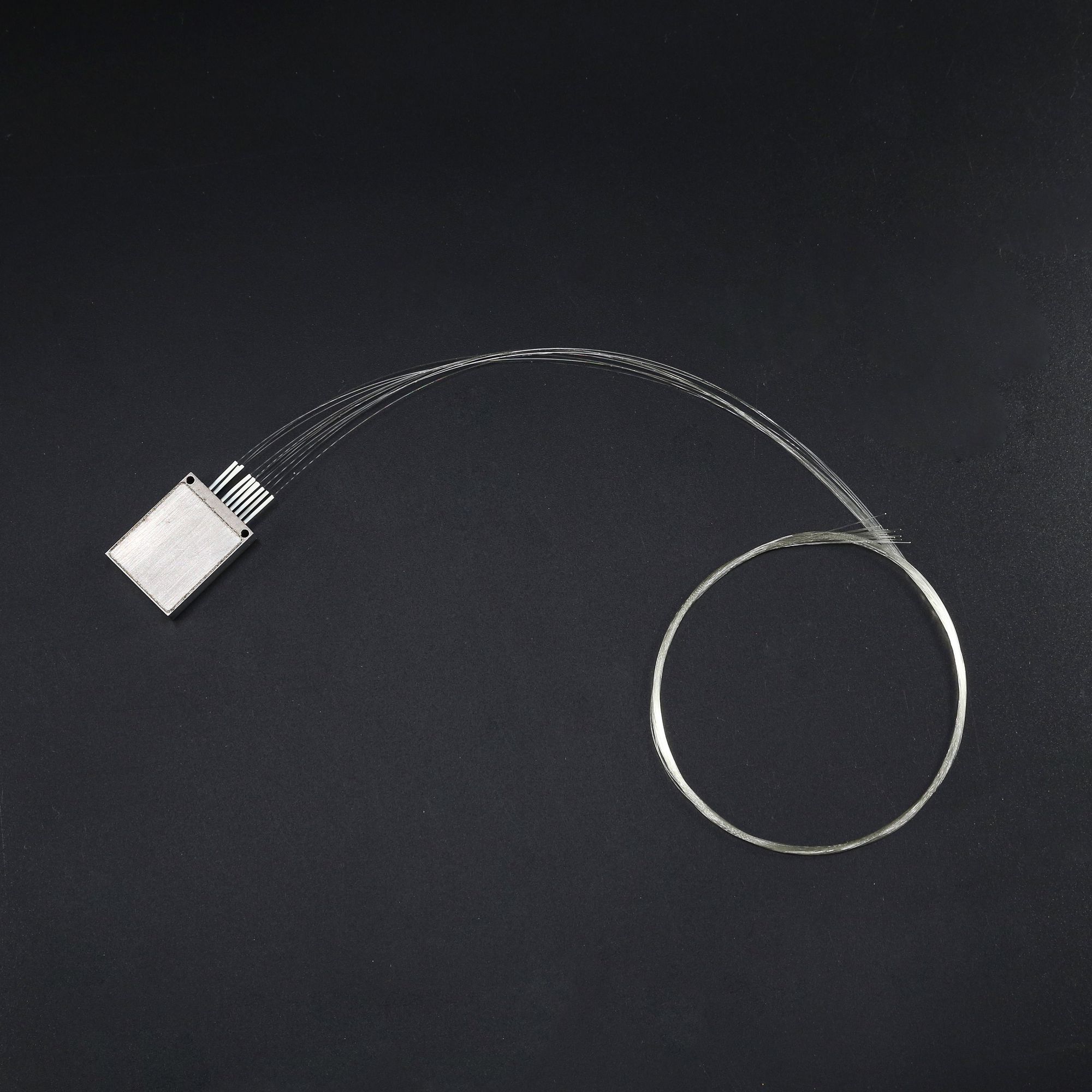 4通道CWDM粗波分和4通道DWDM密集波分混合的微型化WDM复用解复用器件