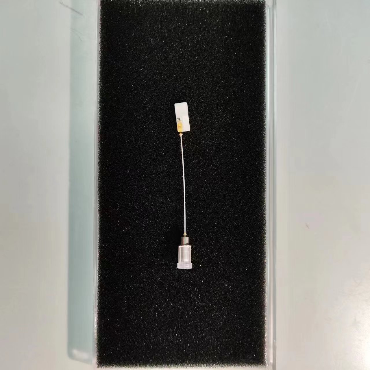 基于CWDM 4 z-block Demux 的一体化TFF集成光组件，包295nm-1309nm,800GHz间隔，光束平行度高，通道隔离度 ...